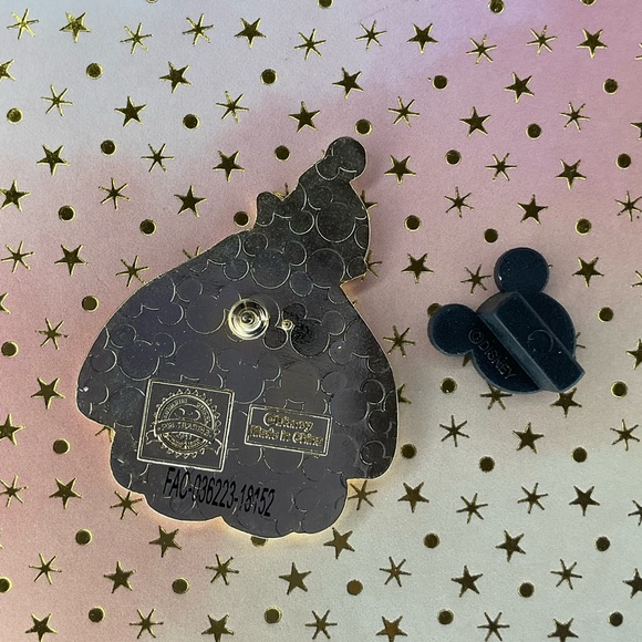 Disney | Accessories | Dumbo The Elephant Christmas Holiday Disney Pin ...